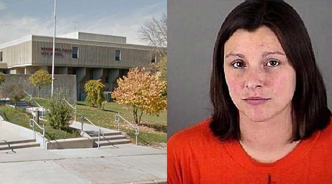 Sınıfta öğrencisiyle öpüşürken yakalandı