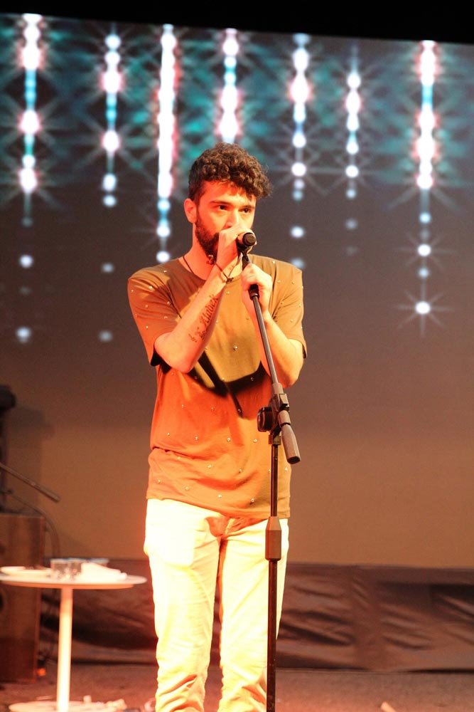 Işığını Yansıt ses yarışmasının birincisi Emre Atabek oldu