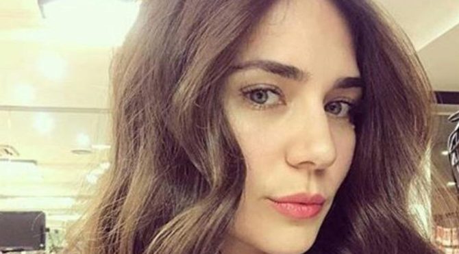 Buse Varol kimdir? Alişan’la nişanlanan Buse Varol kaç yaşında ve ...