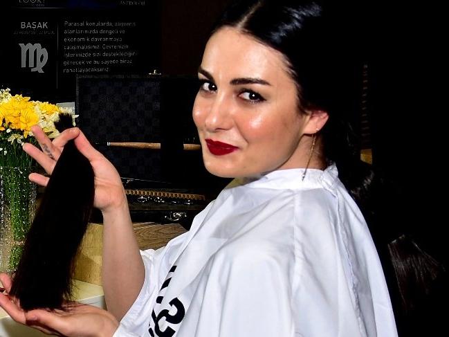 Özlem Yılmaz kanser savaşçıları için saçını bağışladı