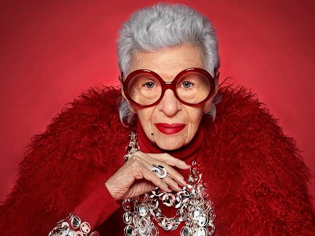 Iris Apfel 97 yaşında ünlü model ajansı IMG ile anlaştı